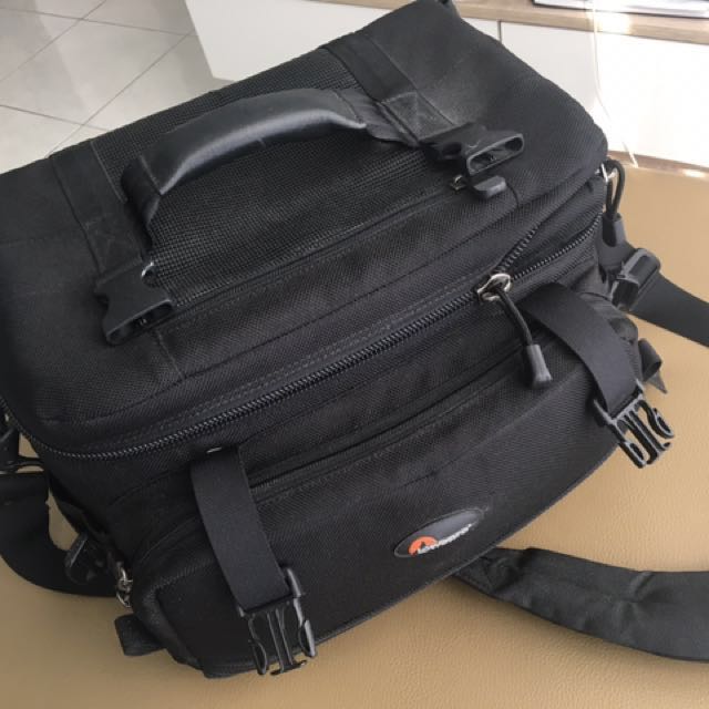 Lowepro Compact AW DV Bag, Photography, Photography Accessories, Camera Bags & Carriers on Carousell