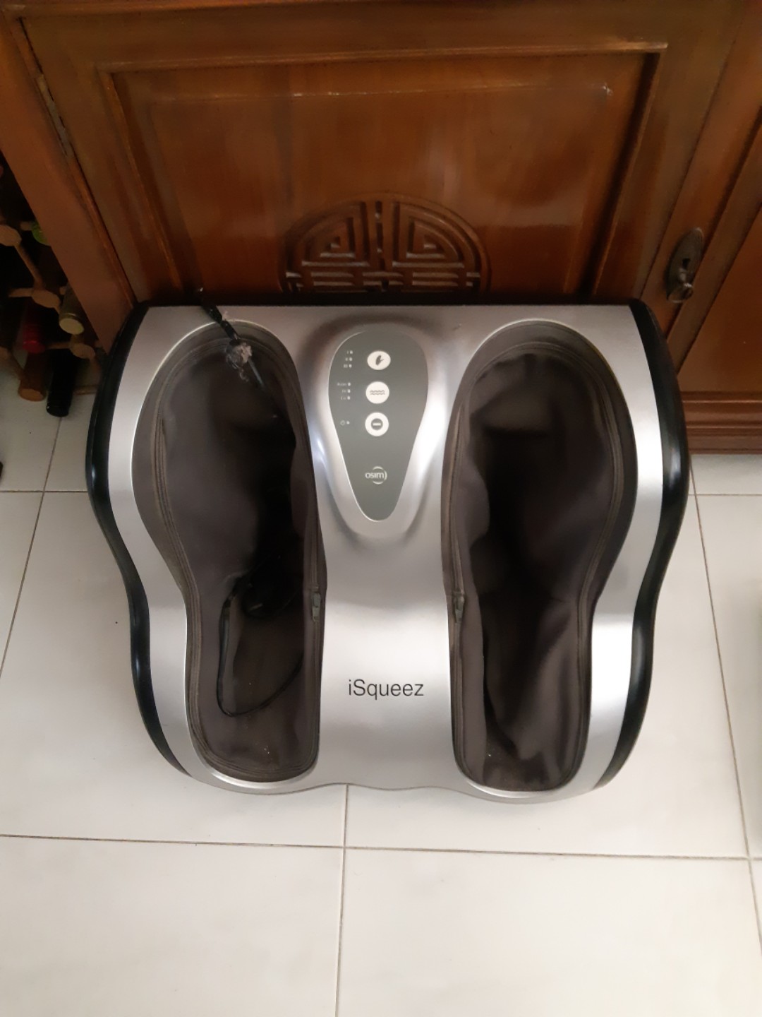 Osim iSqueez, Health & Nutrition, Massage Devices on Carousell