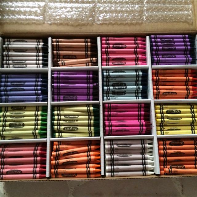 Crayola Crayons Classpack 800 colours, Hobbies & Toys, Stationery ...