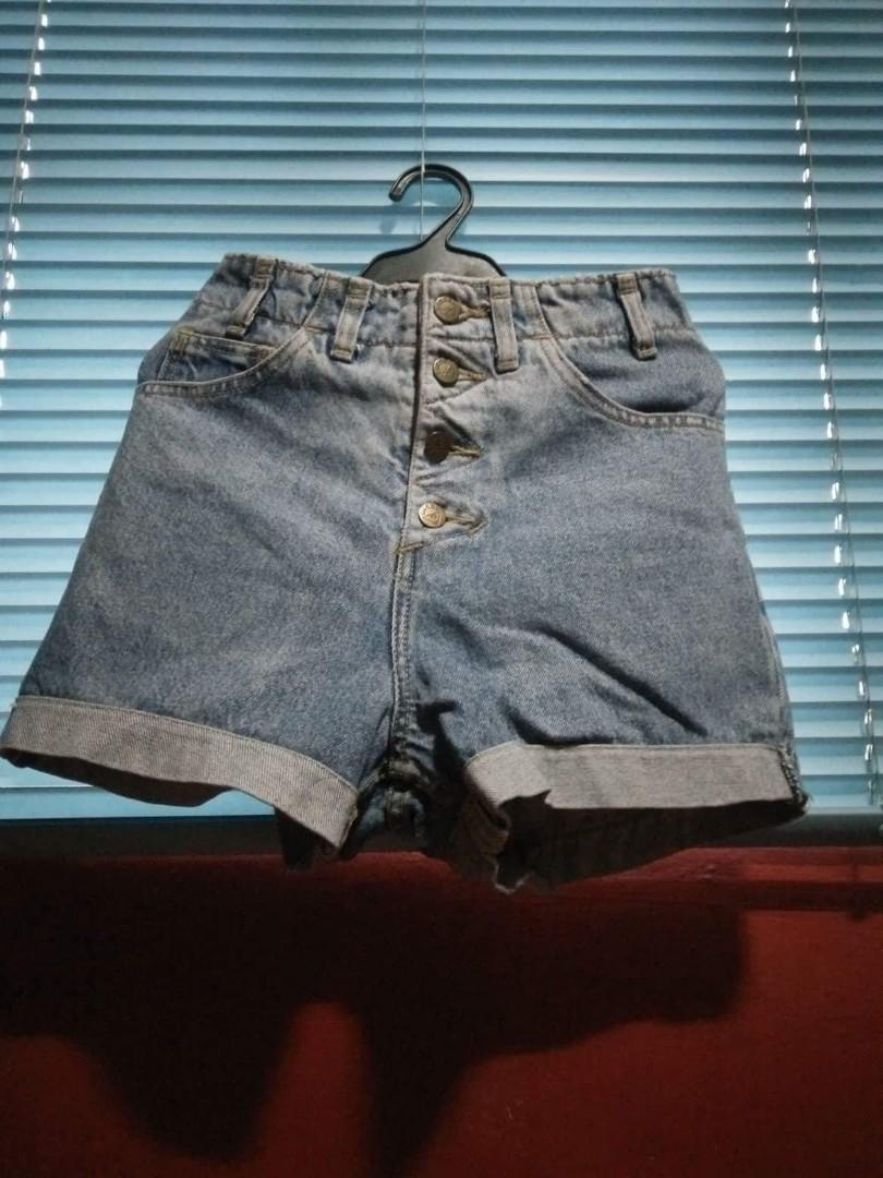 Guess Short Original, Women's Fashion, Bottoms, Other Bottoms on Carousell