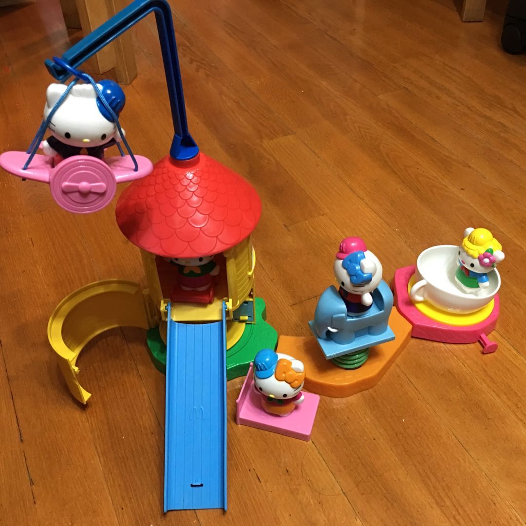 *絕版 2001年 麥當勞 Hello Kitty playground 歡樂頌/遊樂園, 興趣及遊戲, 玩具 & 遊戲類 - Carousell