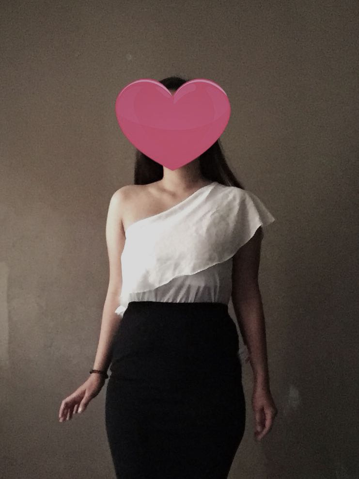 Venus cut top, Women's Fashion, Tops, Others Tops on Carousell