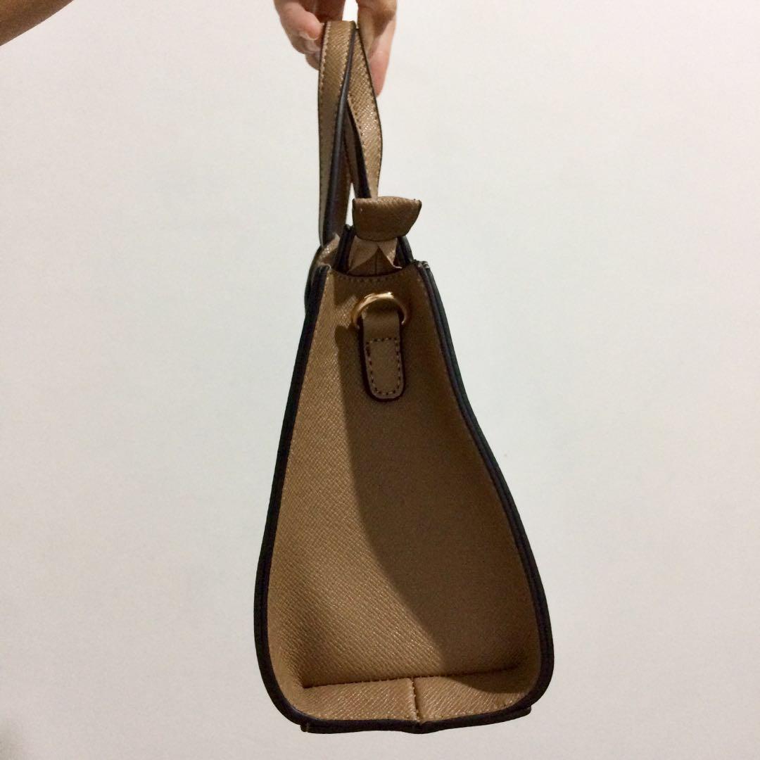 Alberto Bag, Women's Fashion, Bags & Wallets, Tote Bags on Carousell