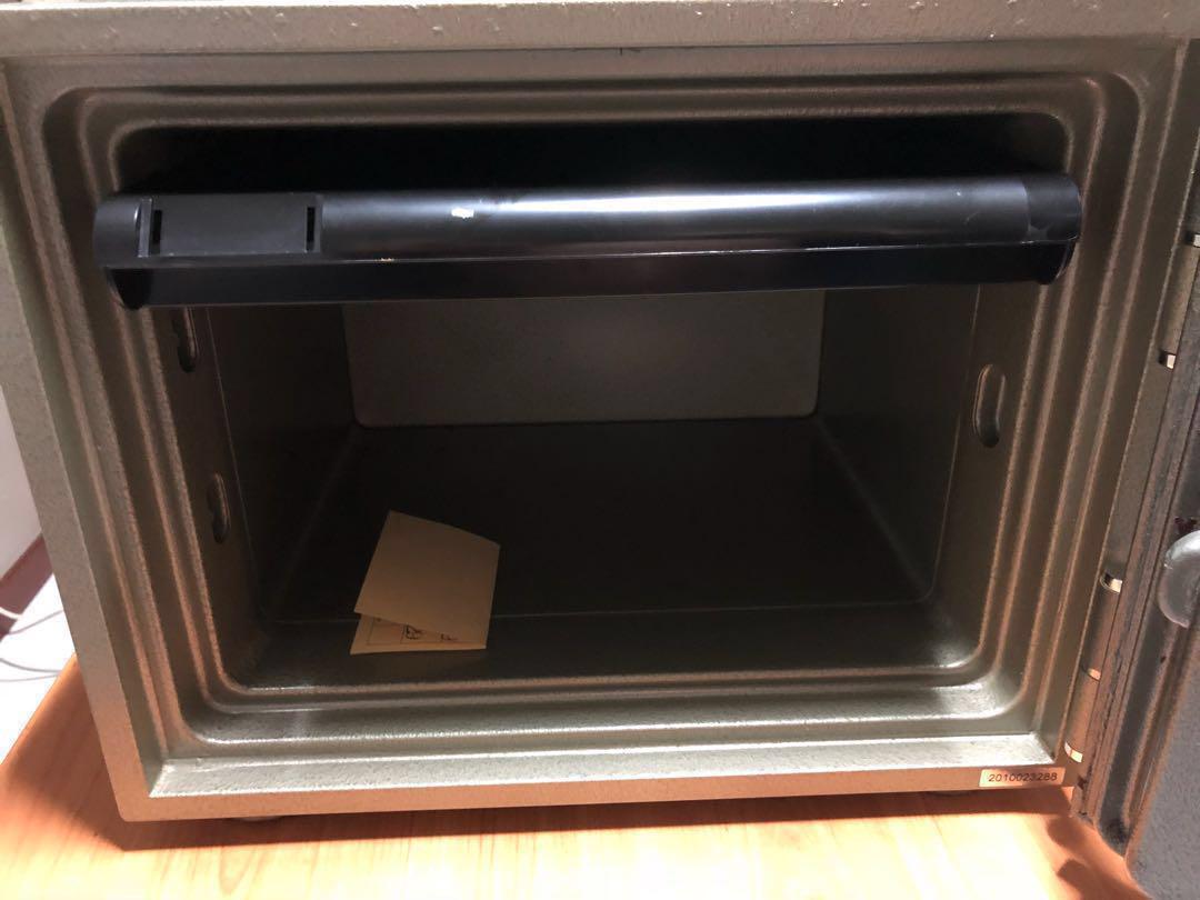 Savco Bumil Fireproof Safe SD102, Hobbies & Toys, Memorabilia ...