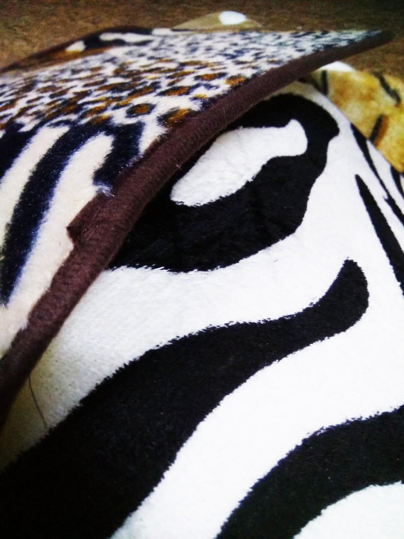 (1 set = 4 pieces) Small Soft Furry Comfy Sponge Carpet, Everything ...