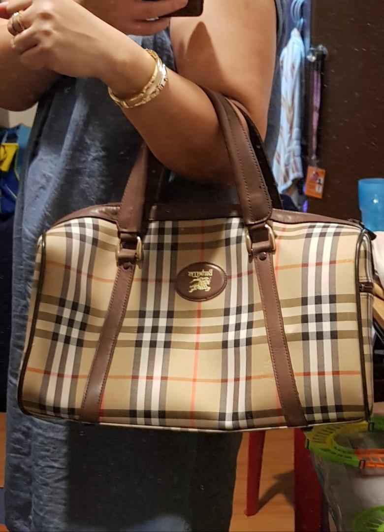 Burberry Boston type, Women's Fashion, Bags & Wallets, Purses & Pouches ...