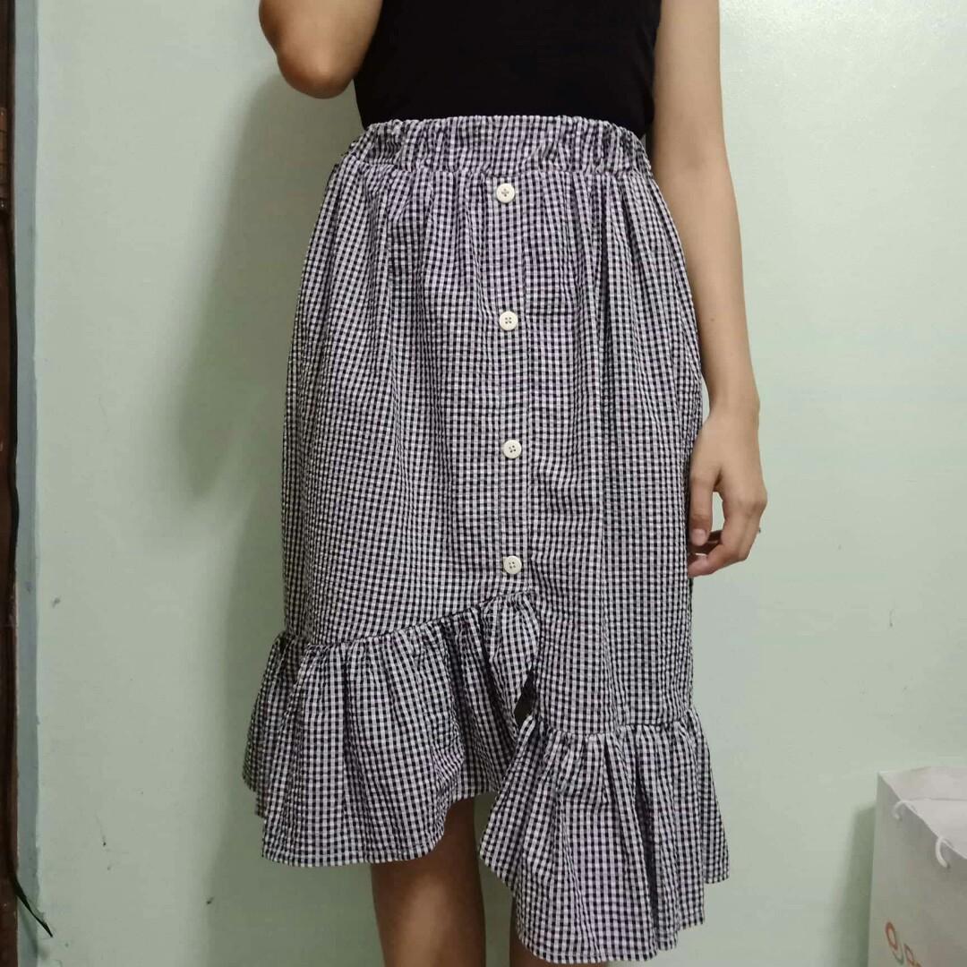 CHECKERED PALDA, Women's Fashion, Bottoms, Other Bottoms on Carousell