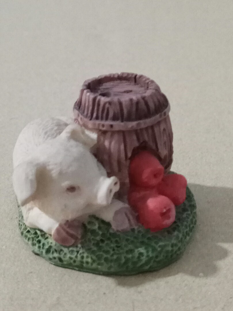 Pig Display, Hobbies & Toys, Memorabilia & Collectibles, Religious ...