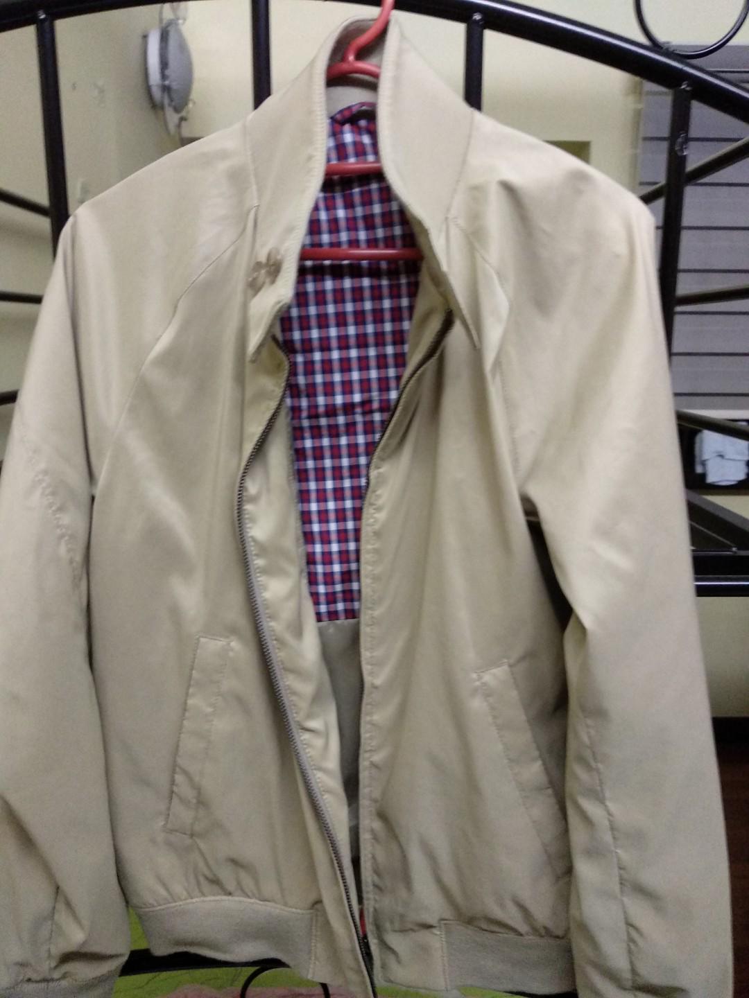 Uniqlo jacket, Men's Fashion, Coats, Jackets and Outerwear on Carousell