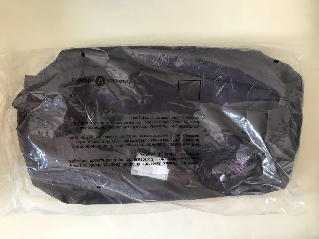 Lululemon Fast Track Bag, Men's Fashion, Activewear on Carousell