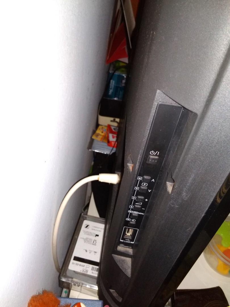 Toshiba 32 inch TV, TV & Home Appliances, TV & Entertainment, TV on ...