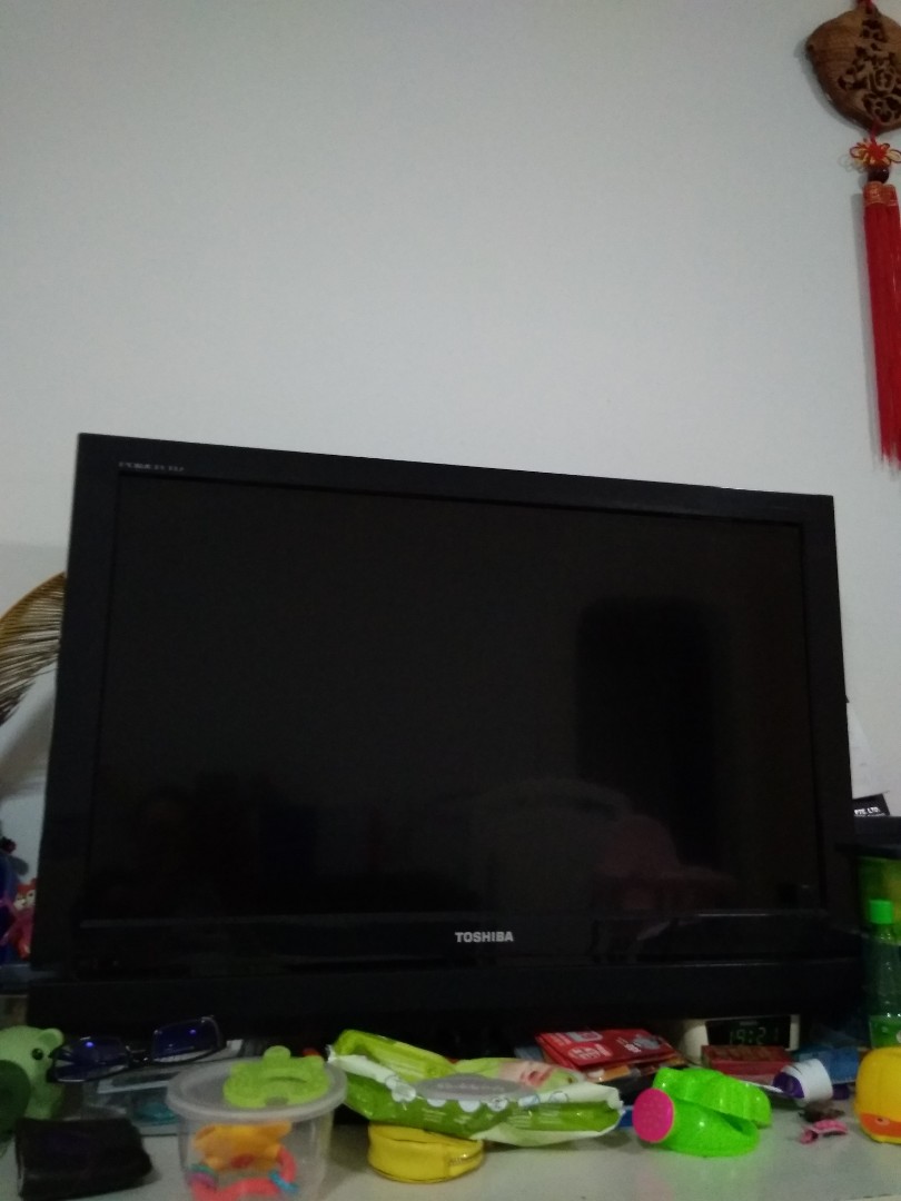 Toshiba 32 inch TV, TV & Home Appliances, TV & Entertainment, TV on ...