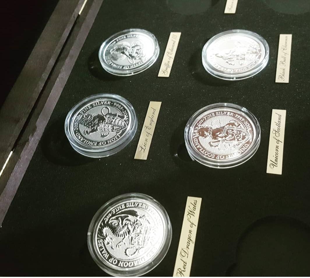 Queen beast 2 oz x 5 with wooden presentation box, Hobbies & Toys ...