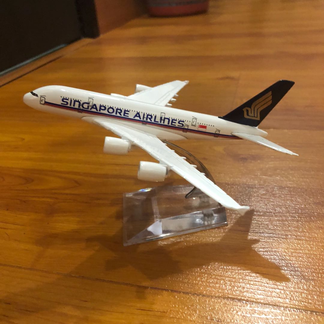 #SeeHere Singapore airlines plane model, Hobbies & Toys, Collectibles ...