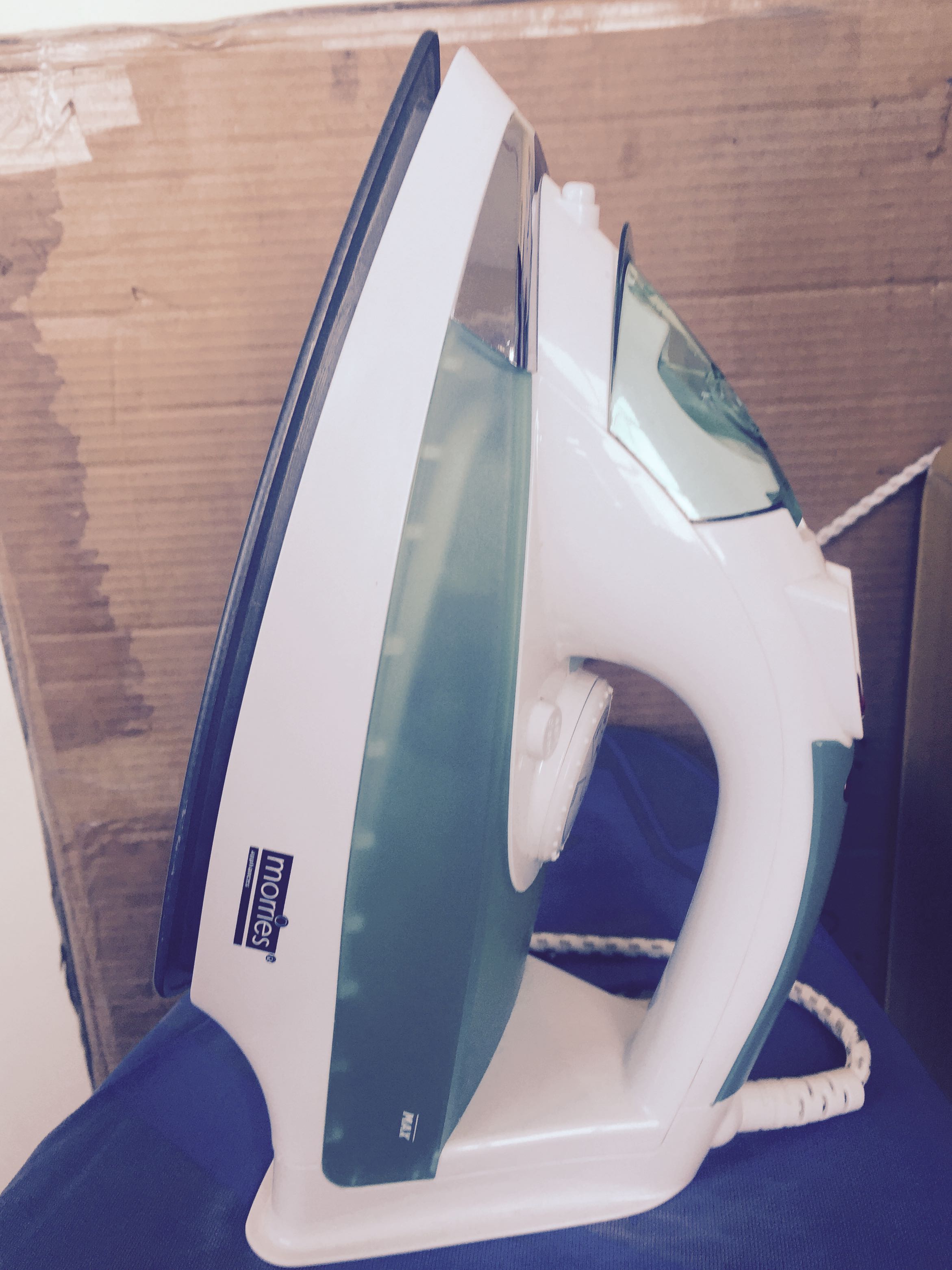 Steam Iron : Morries, TV & Home Appliances, Irons & Steamers on Carousell
