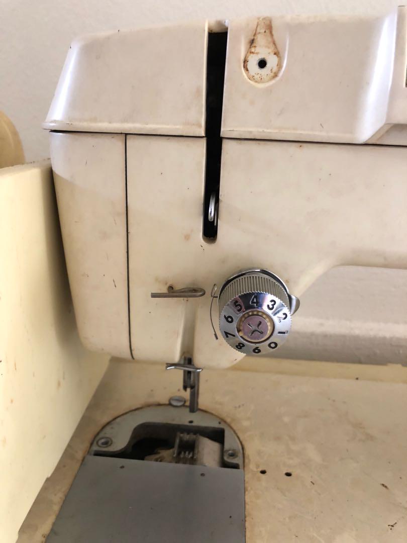 Toyota sewing machine faulty not working, Everything Else on Carousell