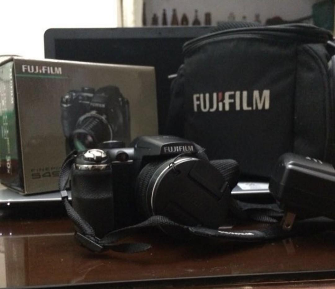 Fujifilm Finepix S4900. Rush sale, Photography, Cameras on Carousell