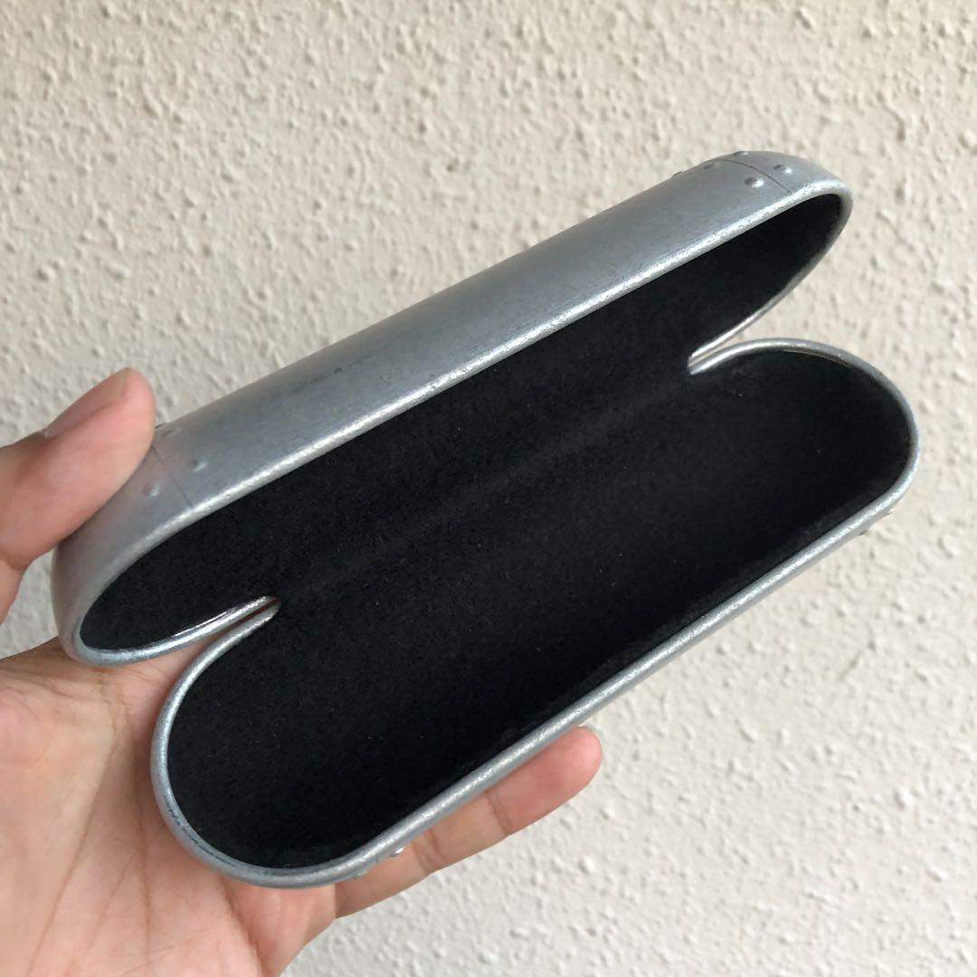 Vintage Oakley metal spectacle case vault, Men's Fashion, Watches ...