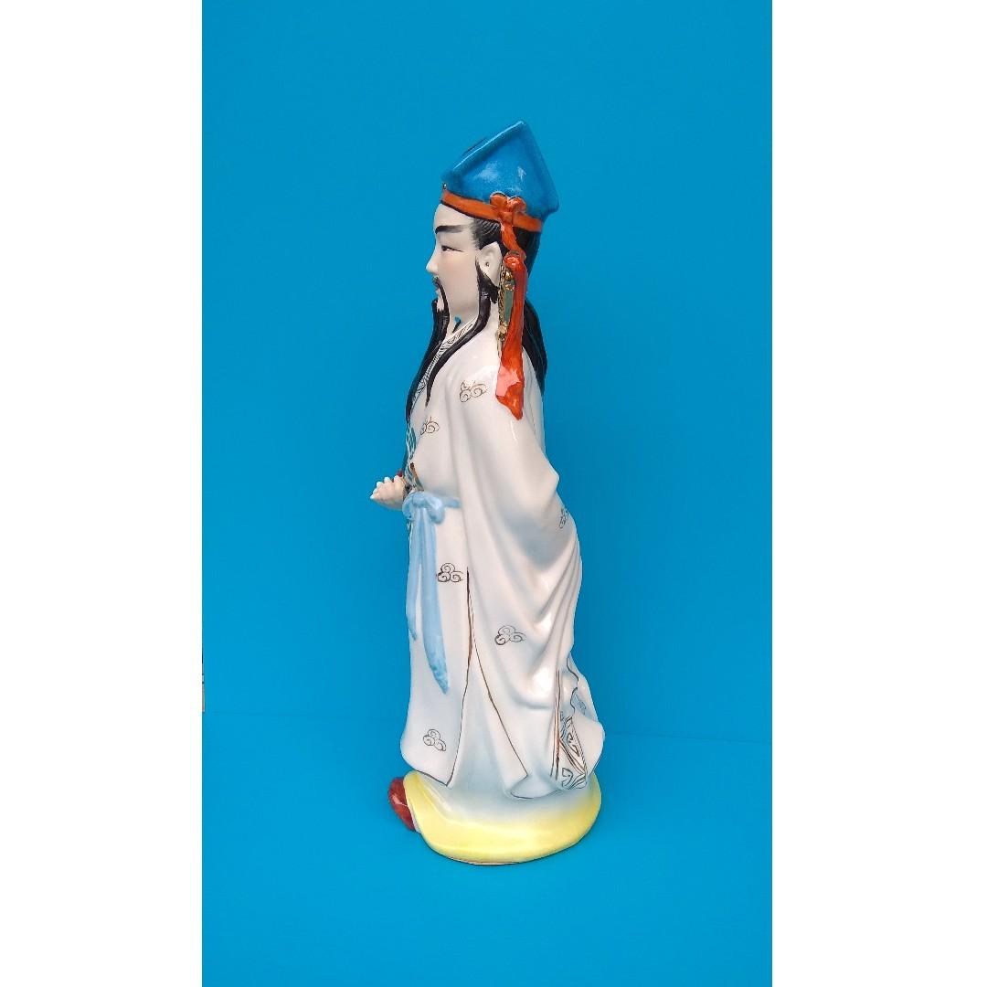 Vintage Sculpture Porcelain Chinese Figurine Lu Tung-pin (呂洞宾) bears a ...