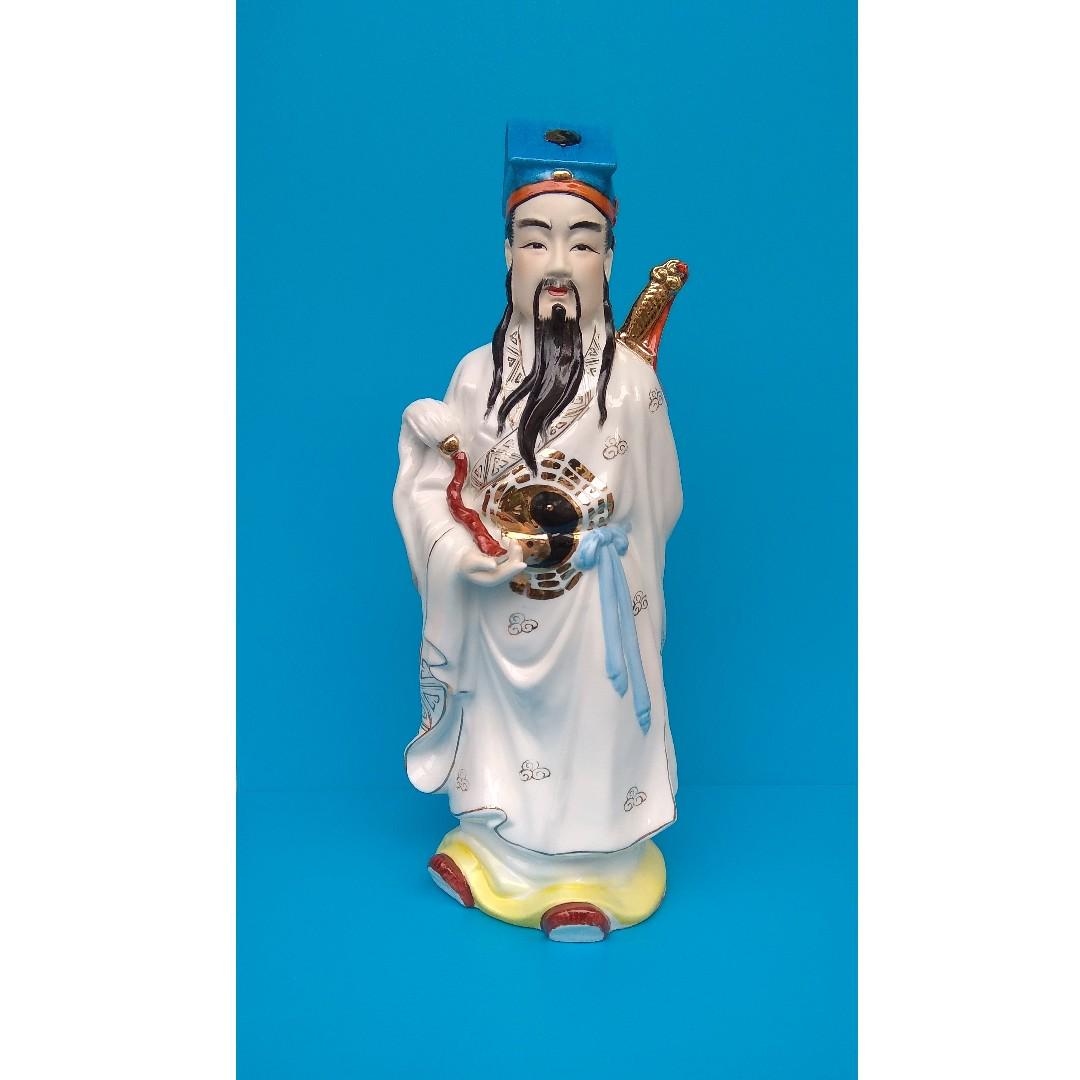 Vintage Sculpture Porcelain Chinese Figurine Lu Tung-pin (呂洞宾) bears a ...