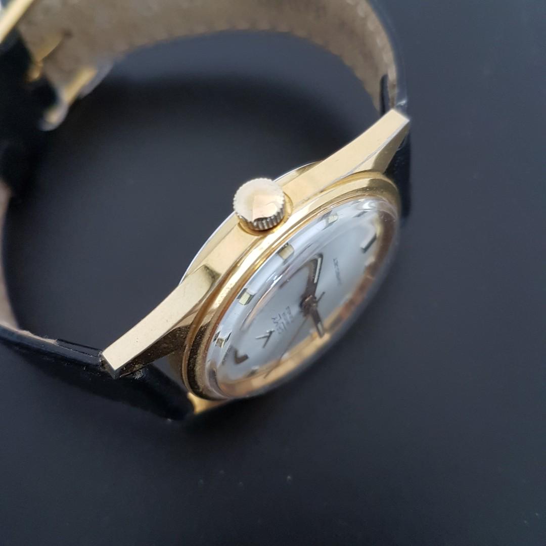 Camy Jumbo Jet Hand Winding Vintage Watch, Women's Fashion, Watches ...