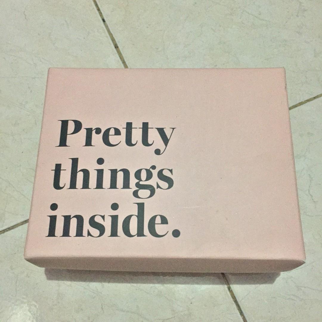 Pretty Things Inside Box, Fesyen Wanita, Pakaian Wanita di Carousell