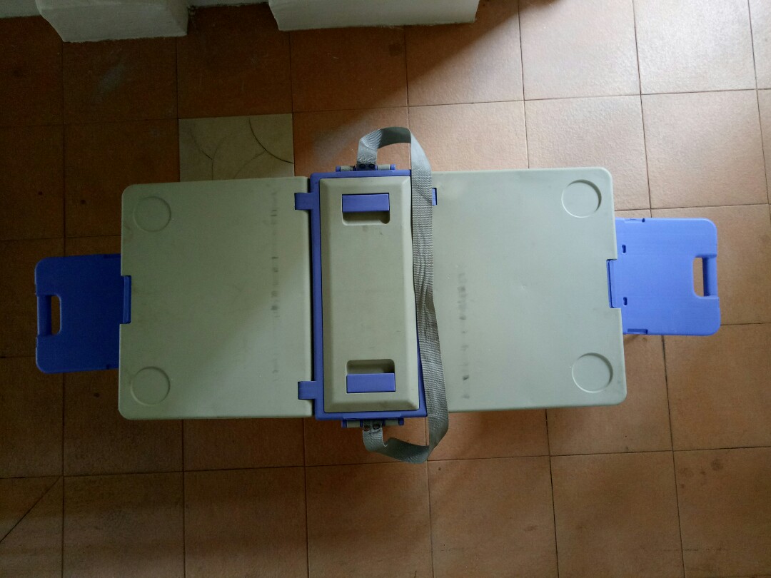 Nice foldable cooler box, Furniture & Home Living, Kitchenware ...