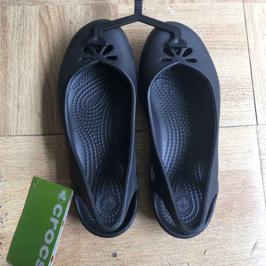 CROCS TAYLORSLING BACK, Women's Fashion, Footwear, Sneakers on Carousell