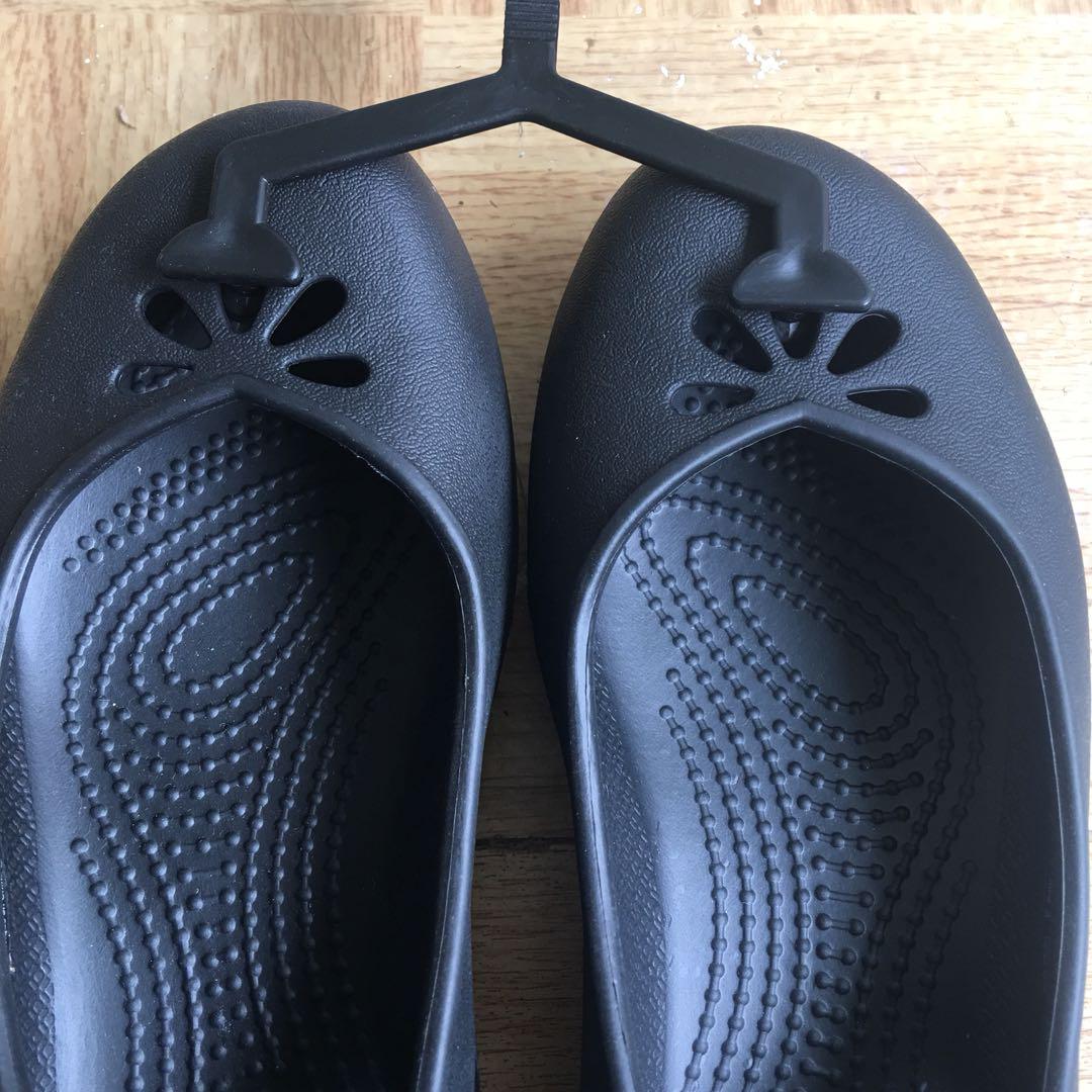 CROCS TAYLORSLING BACK, Women's Fashion, Footwear, Sneakers on Carousell