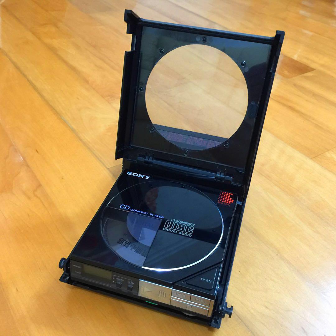 Sony - 第一部Discman D-50 (此機於1985年5月製造) 連原裝「巨靈神」外攜電池盒EPC-9LC。功能正常，播碟比較揀擇 ...