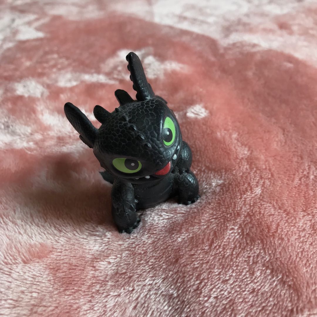 How to Train Your Dragon Toothless Figure, Hobbies & Toys, Toys & Games ...