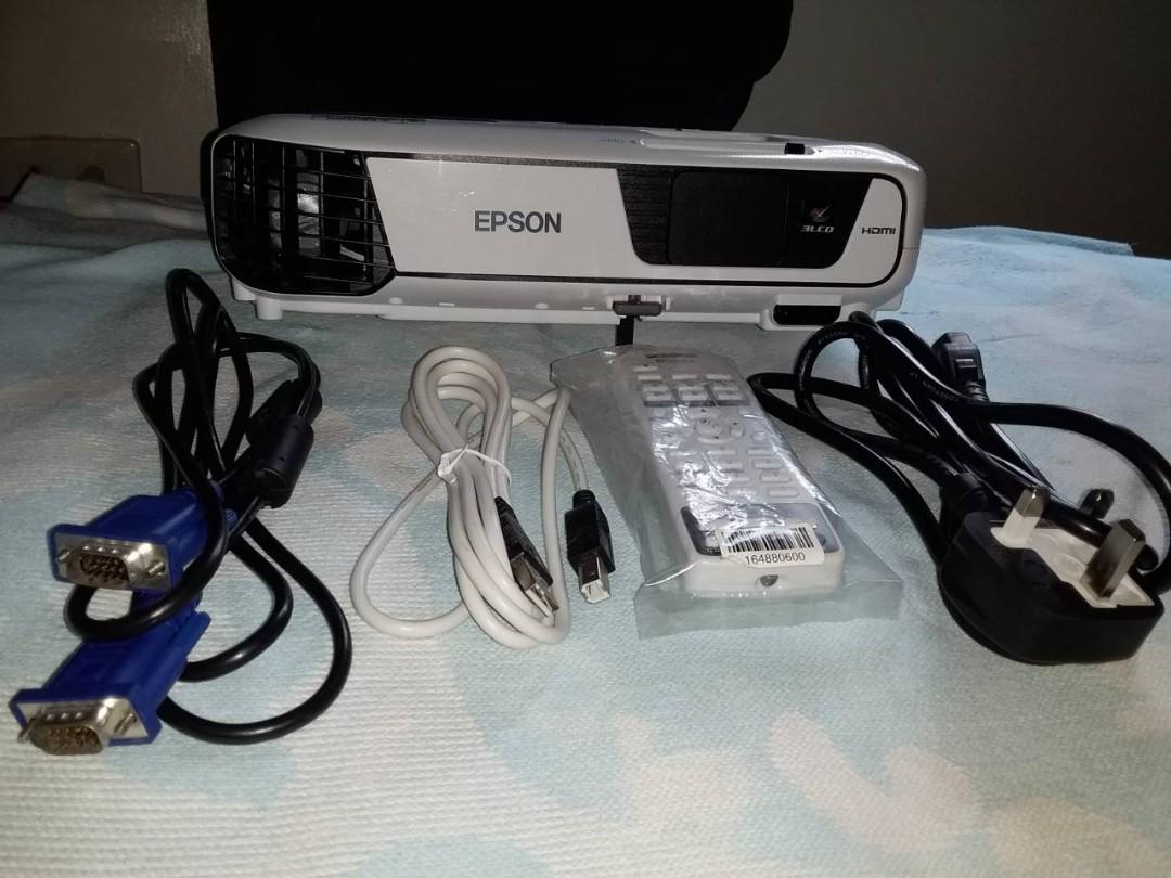 Epson EB S31 Projector, TV & Home Appliances, TV & Entertainment ...