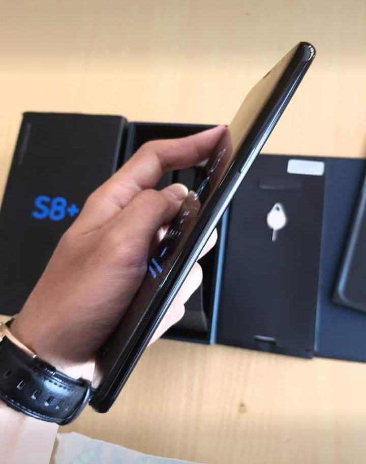 Samsung S8+ black, Telepon Seluler & Tablet di Carousell