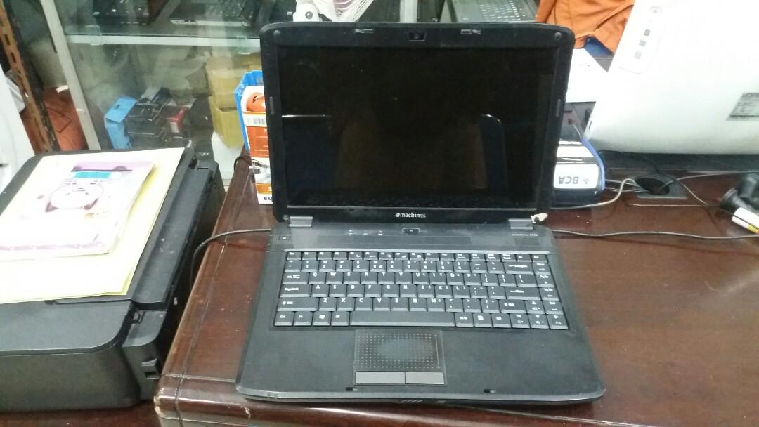 Laptop Emachines D720, intel pentium, Ram 1.5GB, hdd 320GB, Serba Serbi ...