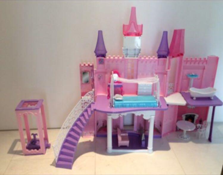 Barbie princess castle (127x107x20cm), Hobbies & Toys, Toys & Games on ...