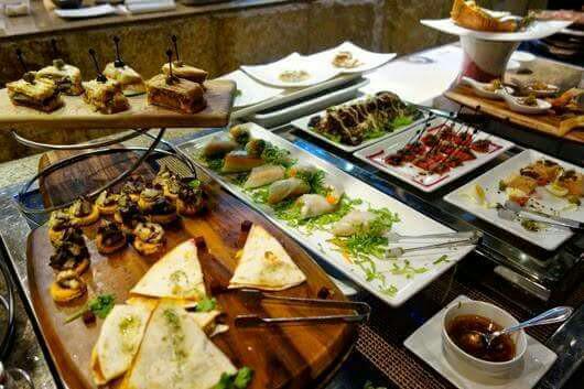 Maxims Hotel at Resorts World Manila Buffet at the Lowest Price ...