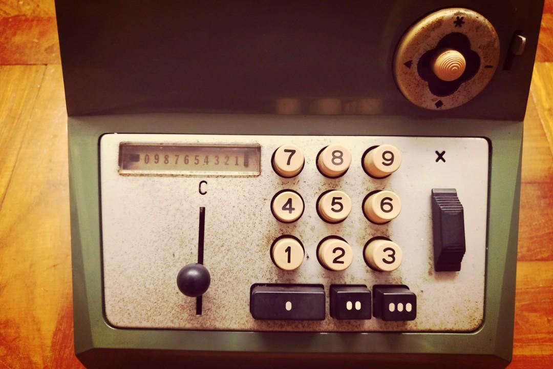 Olivetti 1960s Calculator, Hobbies & Toys, Memorabilia & Collectibles ...