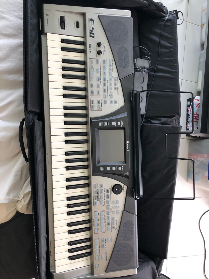 Roland keyboard E50, Hobbies & Toys, Music & Media, Musical Instruments ...