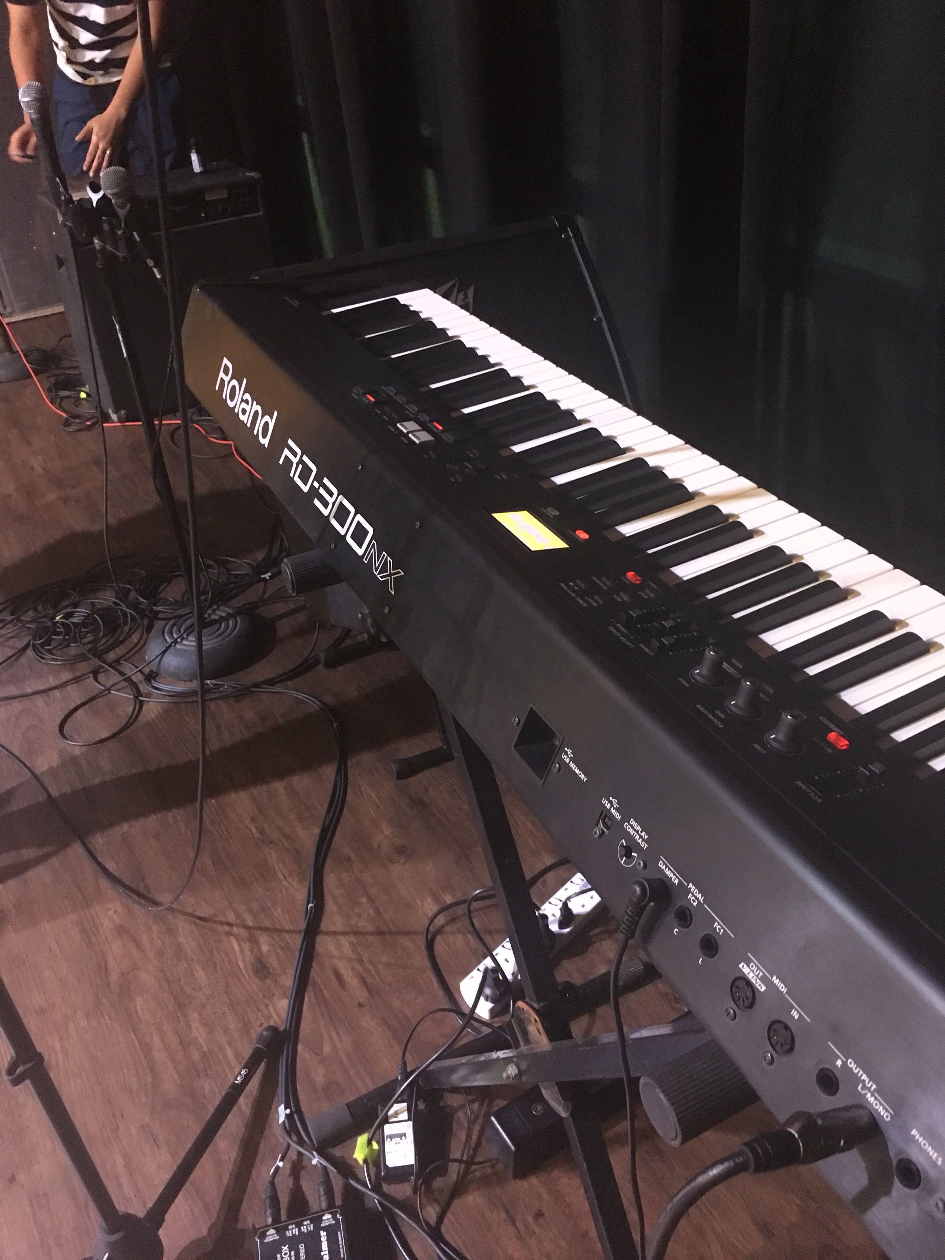 ROLAND RD-300NX plus SPEAKER ROLAND CUBE LITE MONITOR (white), Music ...