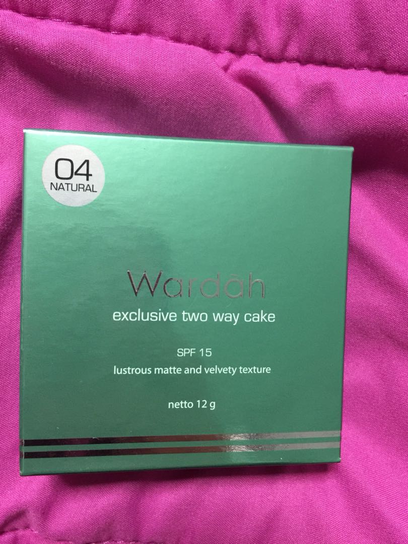 Wardah exclusive 2 way cake on Carousell