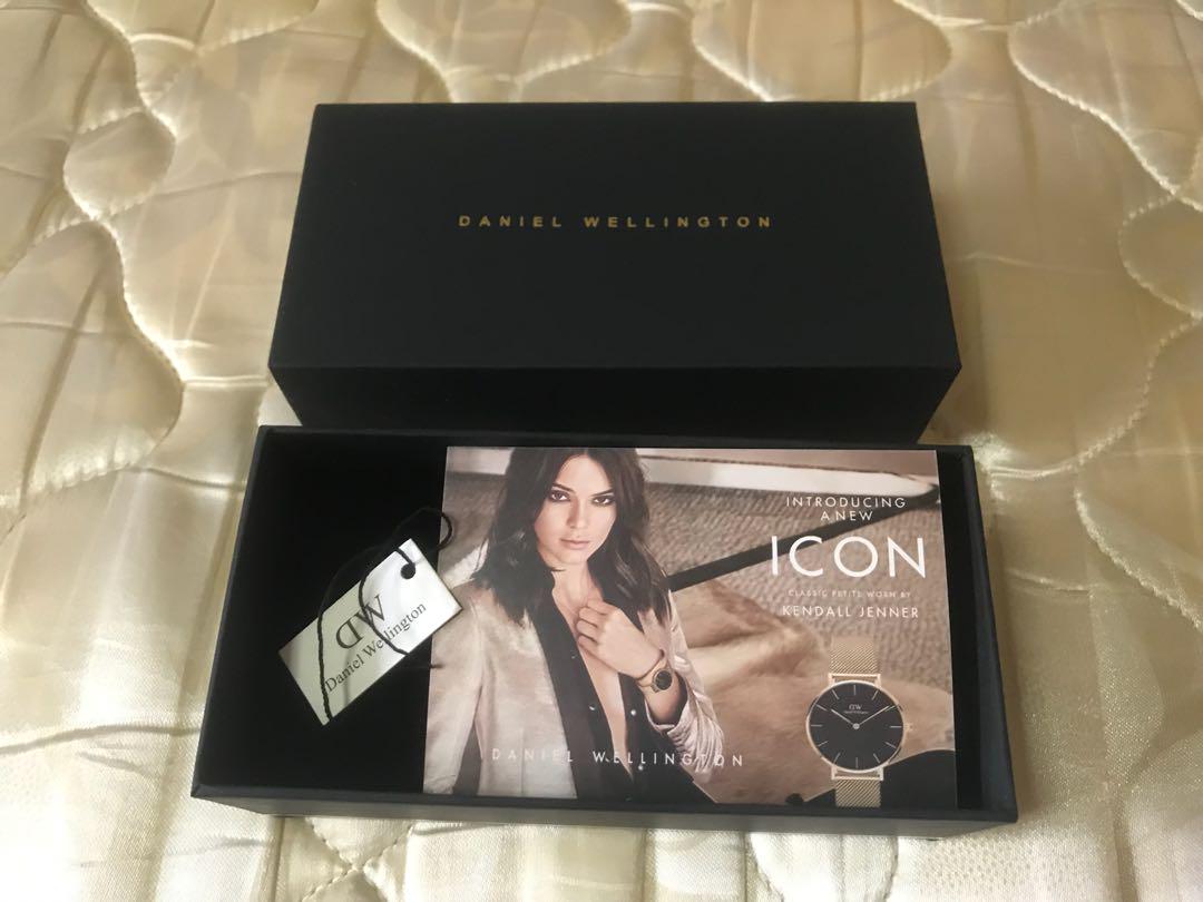 Daniel Wellington Watch Box, Men's Fashion, Watches on Carousell