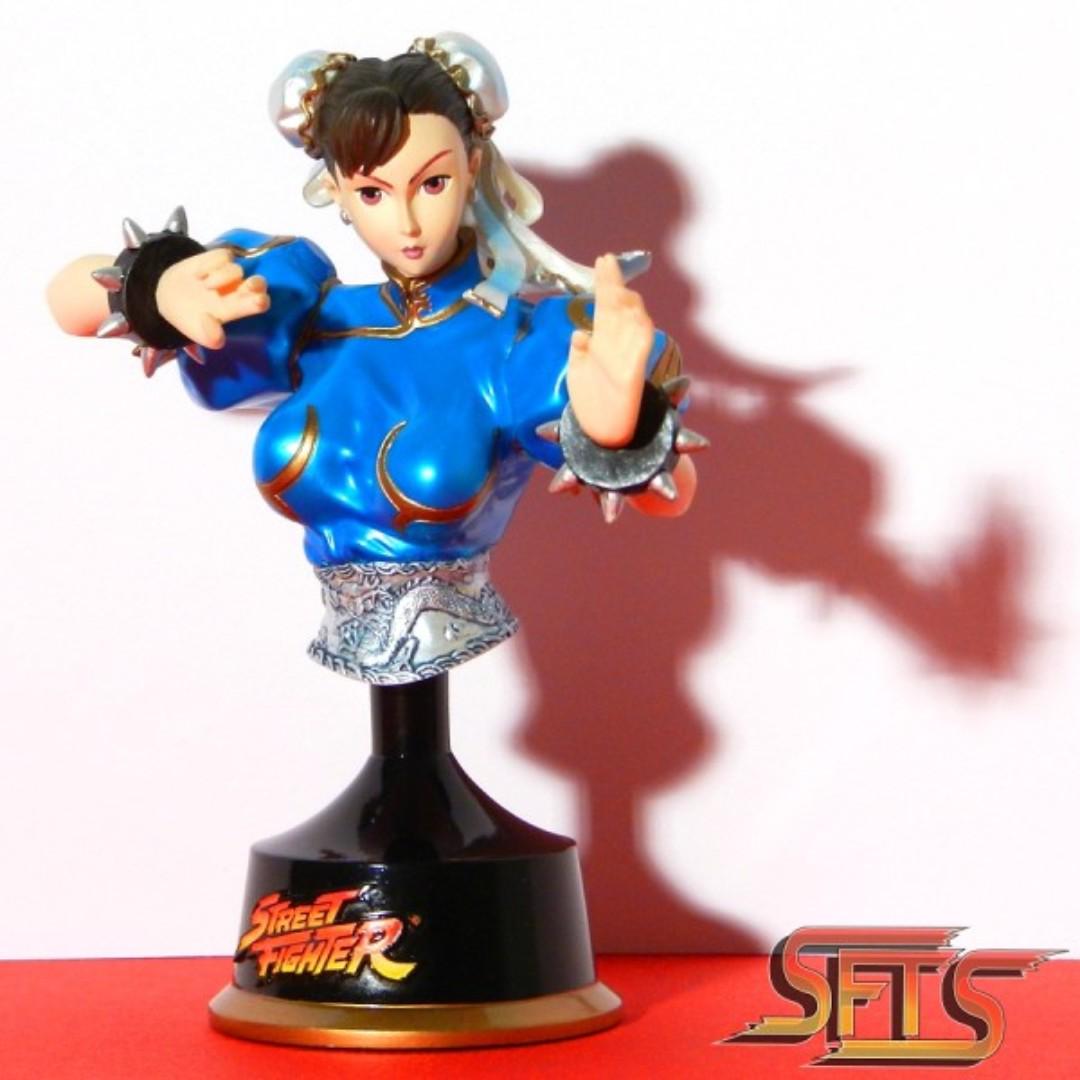 UDON comics Street Fighter Akuma + Chun Li Bust, Hobbies & Toys, Toys ...