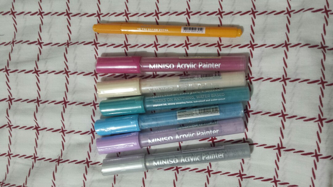 6 + 1 miniso acrylic markers, Hobbies & Toys, Stationary & Craft, Craft ...