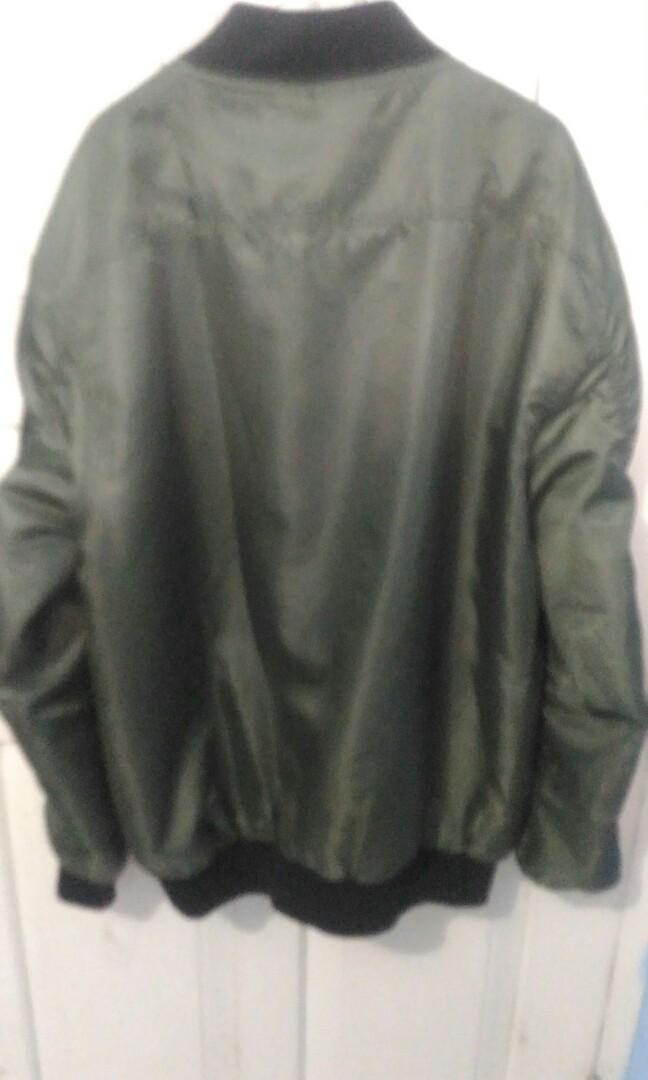 Bomber Jacket Kicksoogar, Fesyen Pria, Pakaian di Carousell