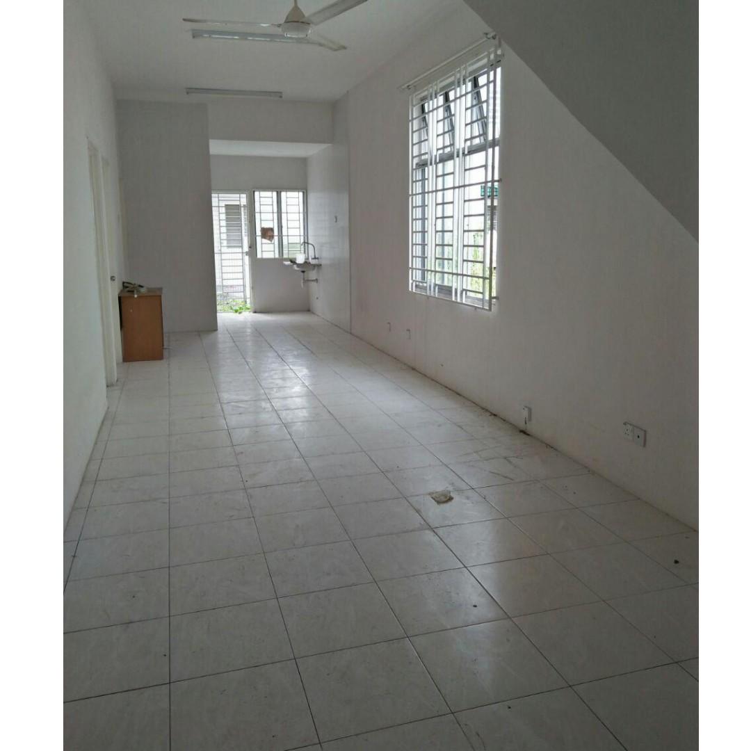 LANDED BELOW 350K!! Pearl Villa Town House (LOWER UNIT + OPEN YARD), Property, For Sale on Carousell