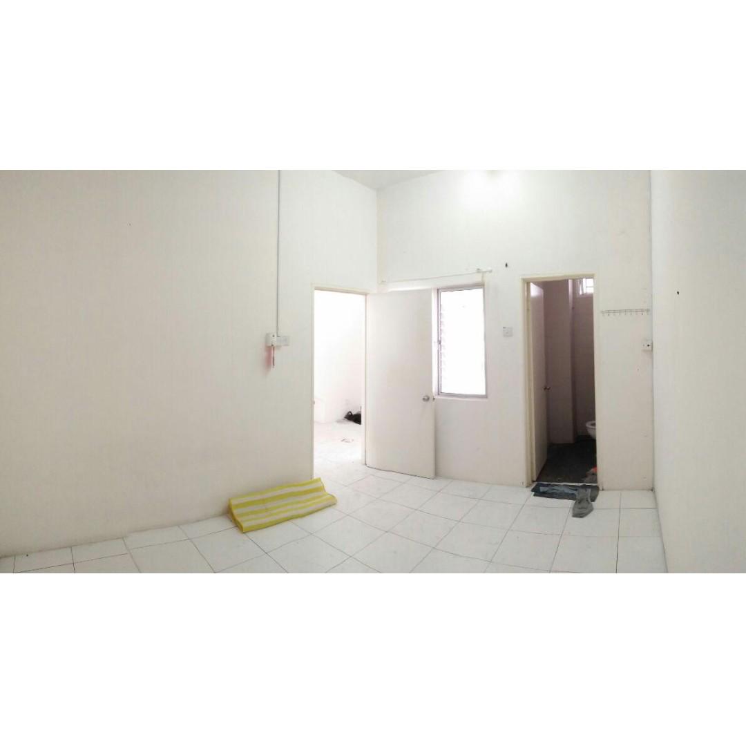 LANDED BELOW 350K!! Pearl Villa Town House (LOWER UNIT + OPEN YARD), Property, For Sale on Carousell