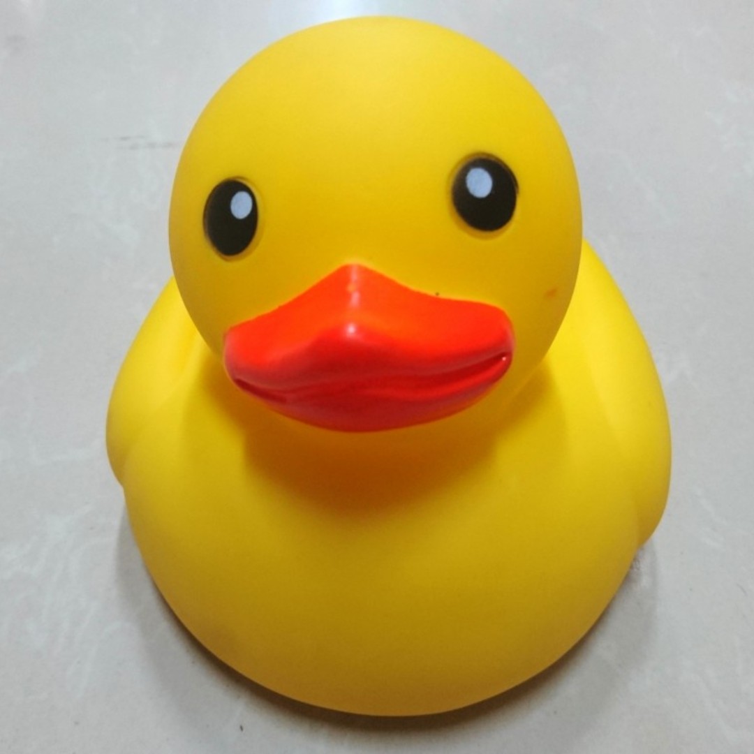 Big floating Yellow rubber duck squeeze bath toy, Hobbies & Toys, Toys & Games on Carousell