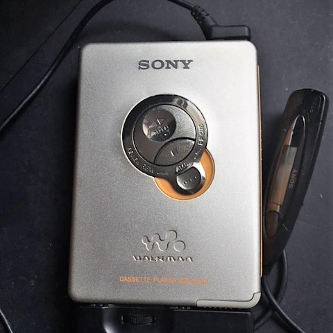 Sony WM EX-621 Excellent Condition. Light champagne color. 100% working ...