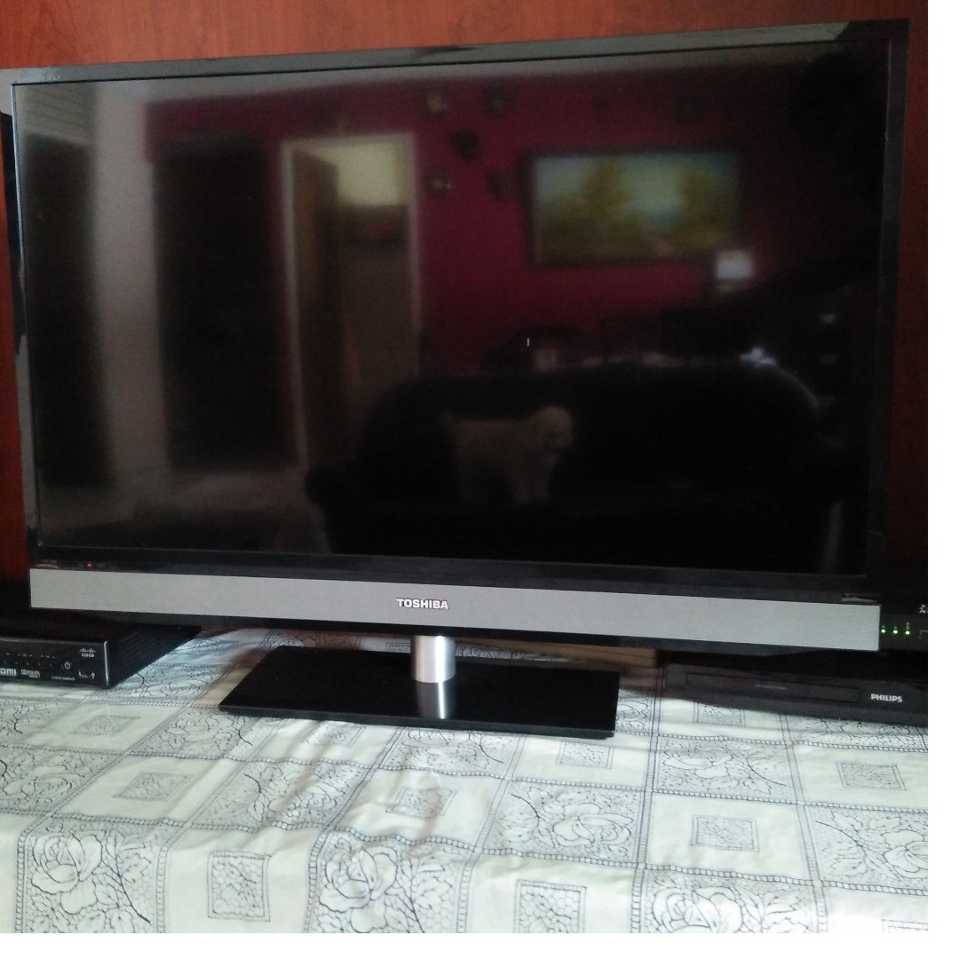 Toshiba 32 inch led TV, TV & Home Appliances, TV & Entertainment, TV on ...