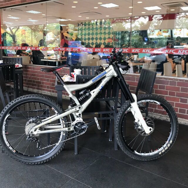 Mongoose Boot’R, Sports Equipment, Bicycles & Parts, Bicycles on Carousell